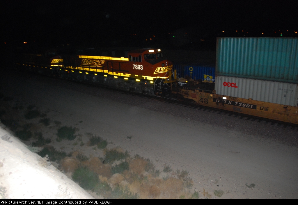 BNSF 7893 starts to pull east as the container cars from BNSF 7903 roll west by her.